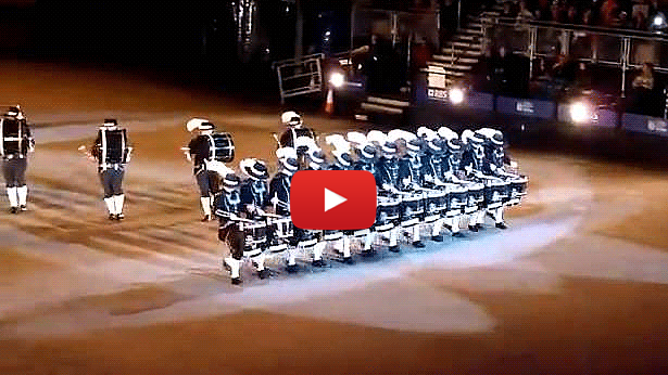 O trupă de toboşari ne uimeşte cu cea mai bună sincronizare văzută în ...