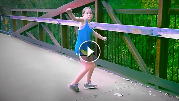 Este greu de crezut că această fetiţă are doar 11 ani. Mai ales când ...