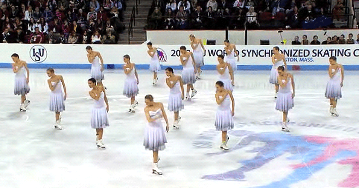 Au intrat pe gheaţă şi s-au aşezat în formaţie. Urmarea? Un patinaj ...